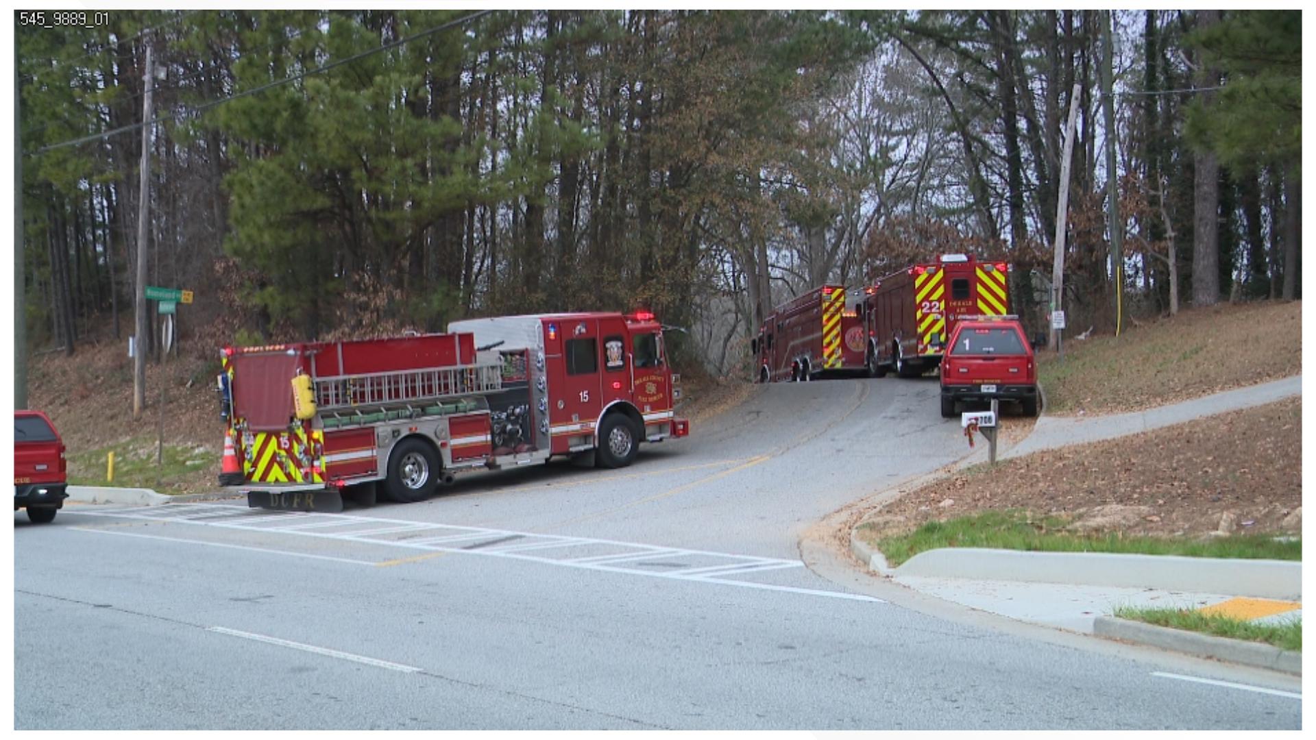 Small plane crashes in Doraville backyard, pilot and copilot walk away ...