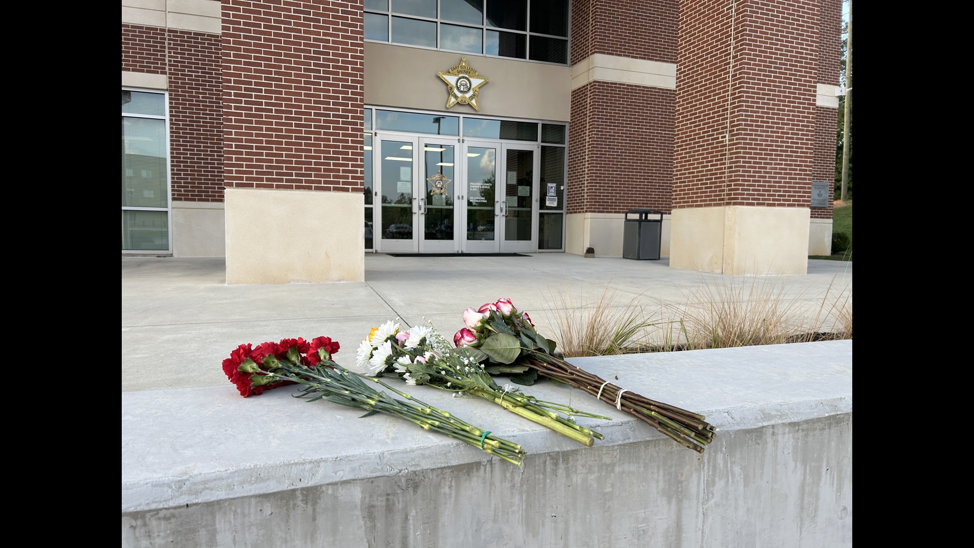 Paulding County deputy killed | Memorial set up | 11alive.com