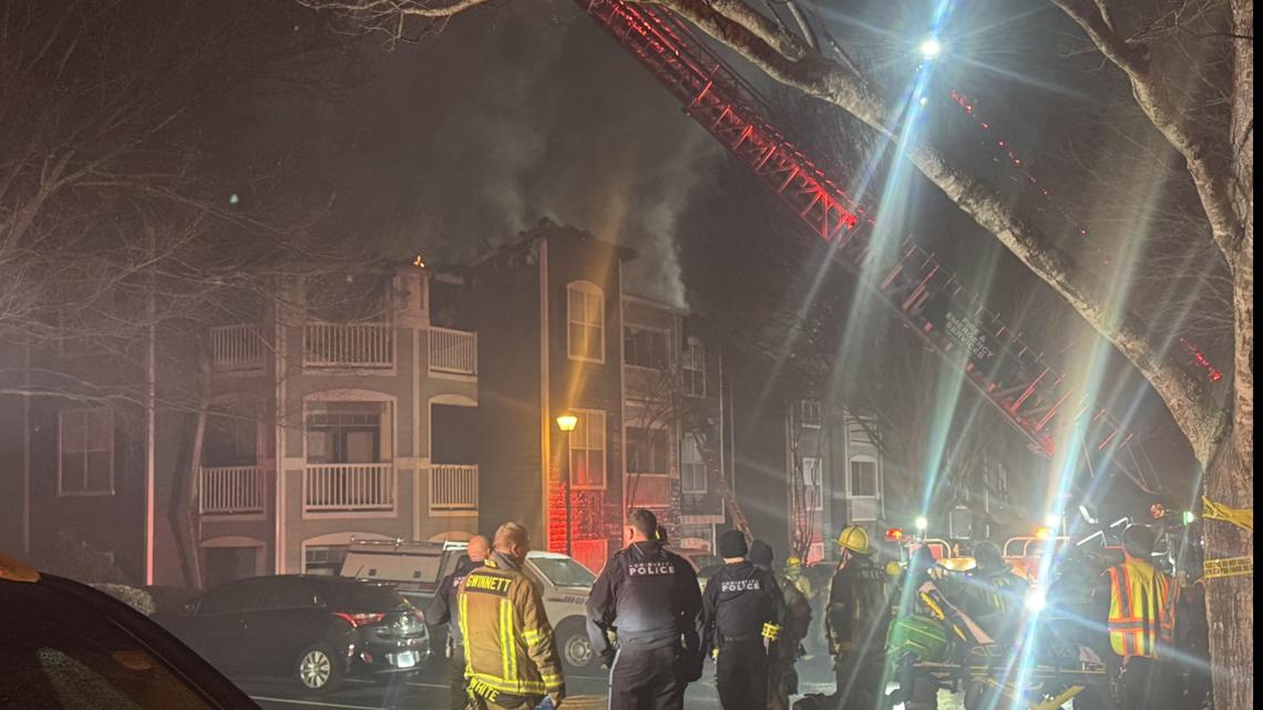 Firefighters rescue 8 residents as heavy smoke pours out of apartment ...