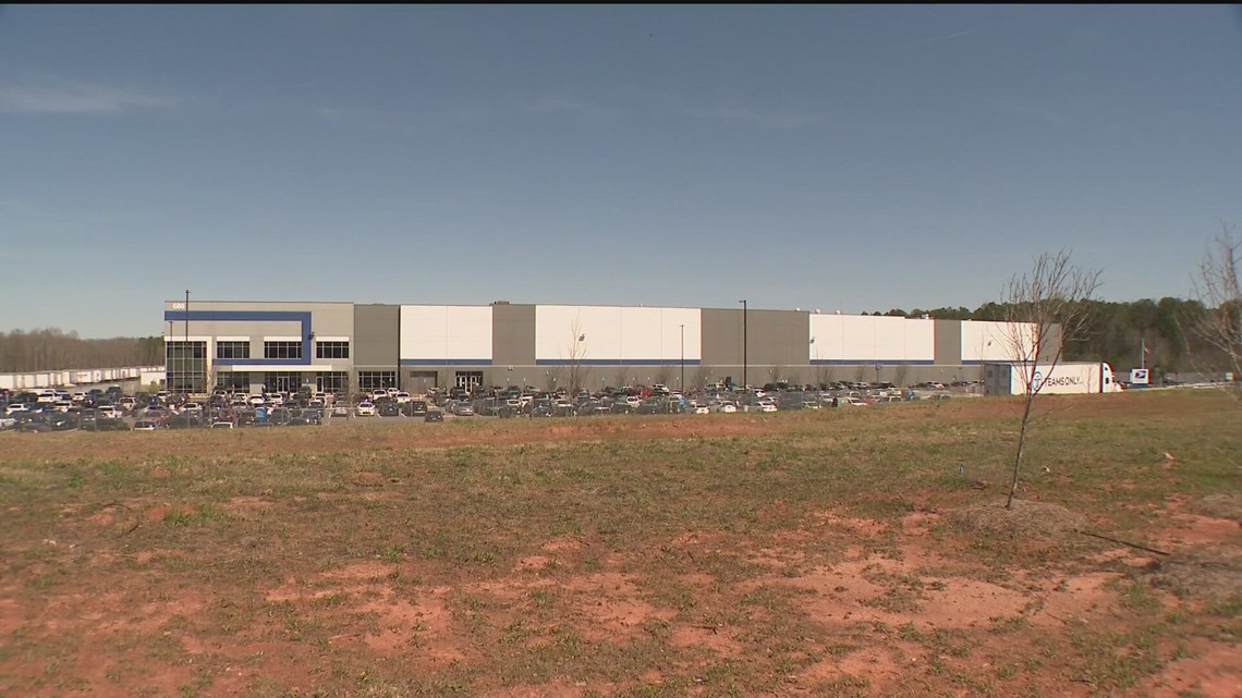 Union blames poor planning for missing mail at Atlanta USPS facility ...