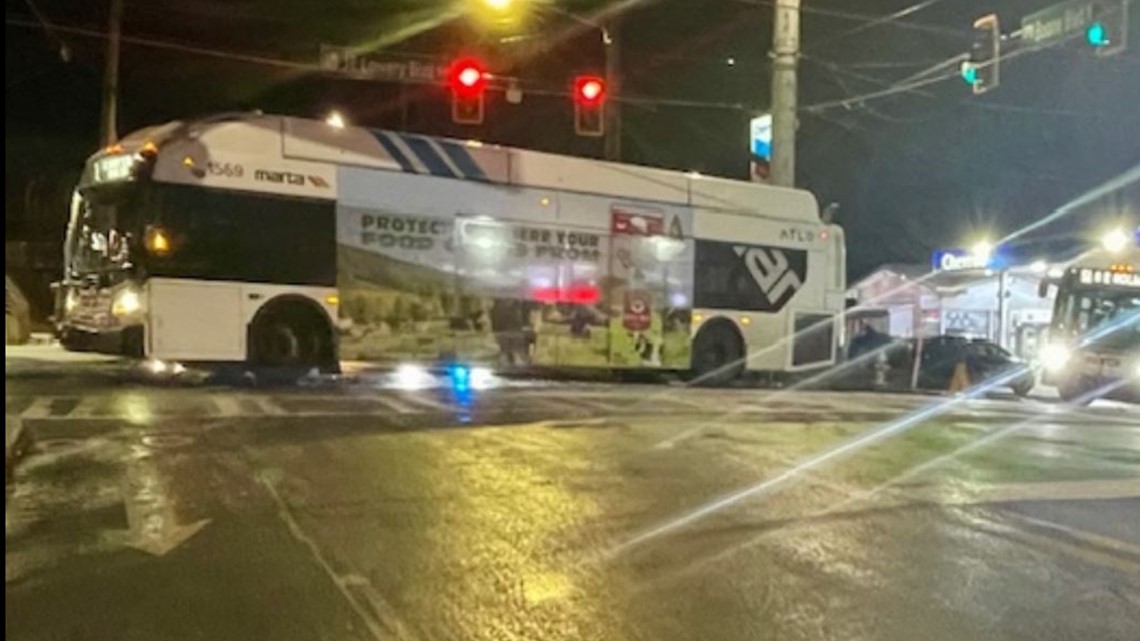 MARTA bus crash in Atlanta Monday no injuries reported | 11alive.com