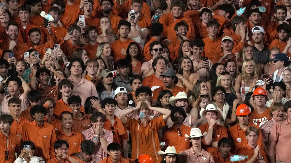 Texas fans throw water bottles at Georgia game | No one punished ...