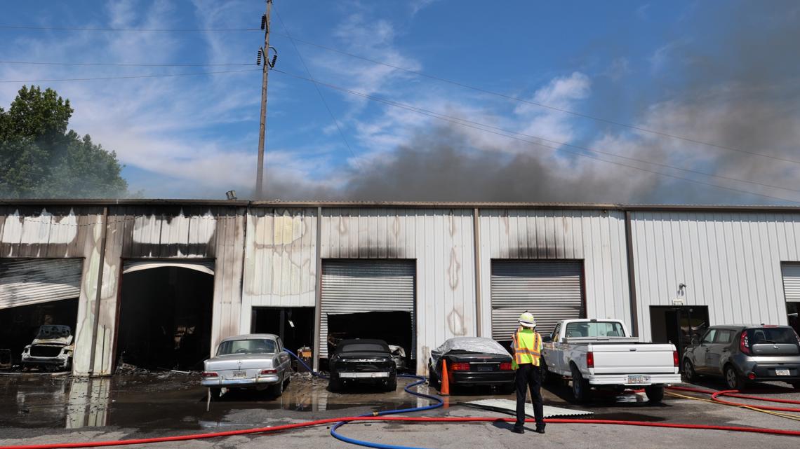 Firefighters put out flames Gwinnett County auto shop | 11alive.com