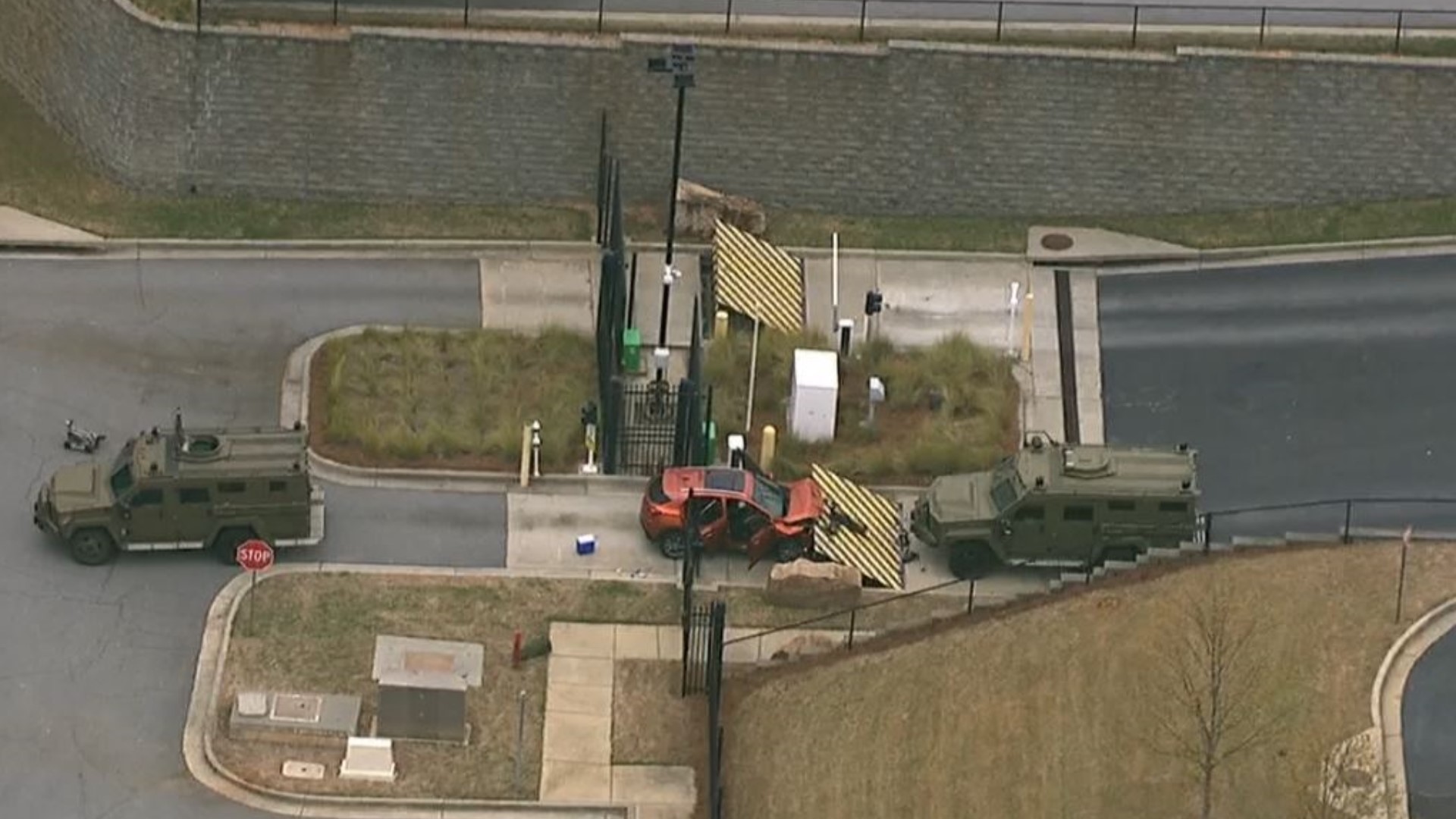 Car rams into gate at FBI building in Atlanta | 11alive.com