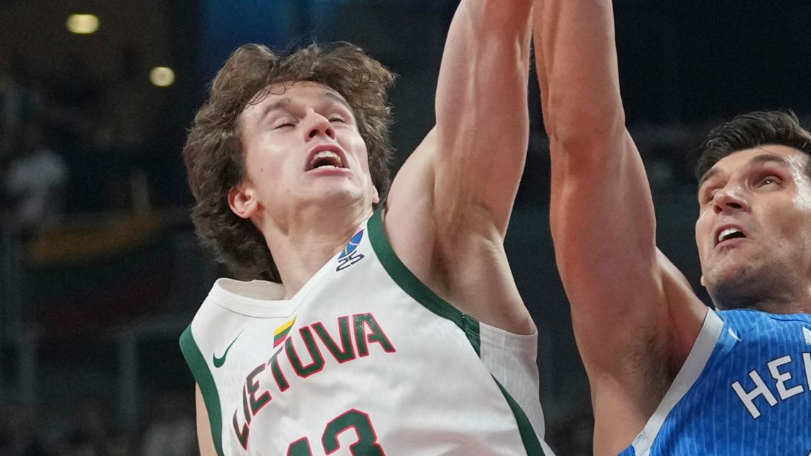 WATCH | Former Georgia Bulldog from Lithuania scores 9 points in 13 ...