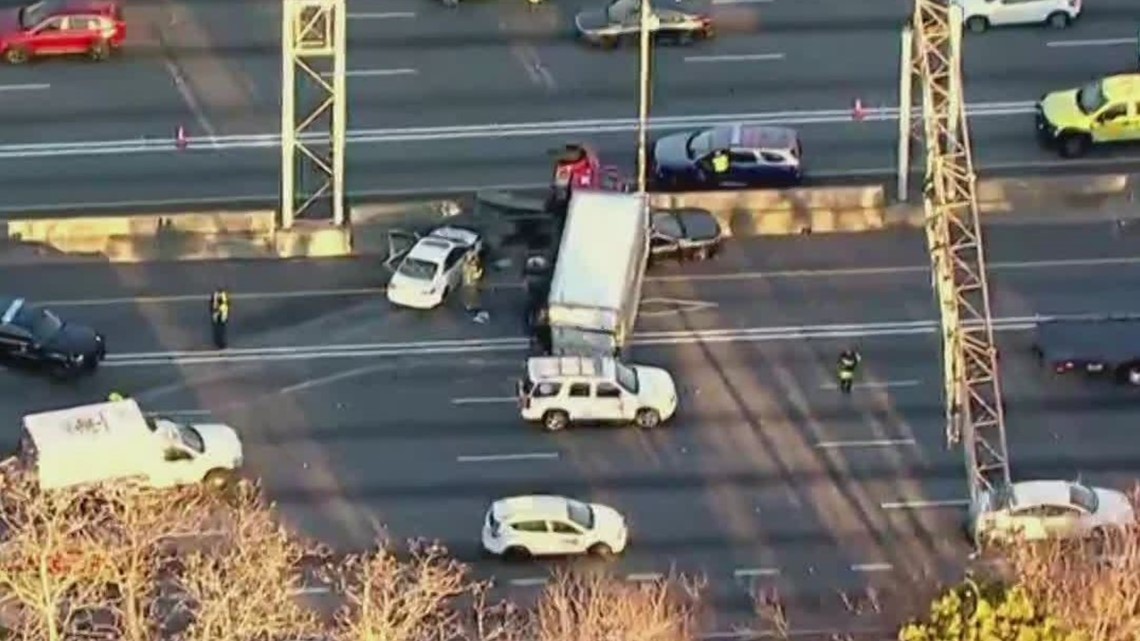 I 85 traffic Atlanta truck crashes through divider | 11alive.com