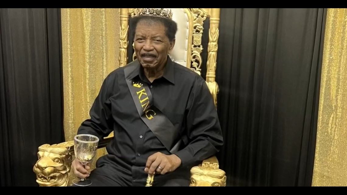 Clayton Co. family holds vigil for man killed when tree fell | 11alive.com