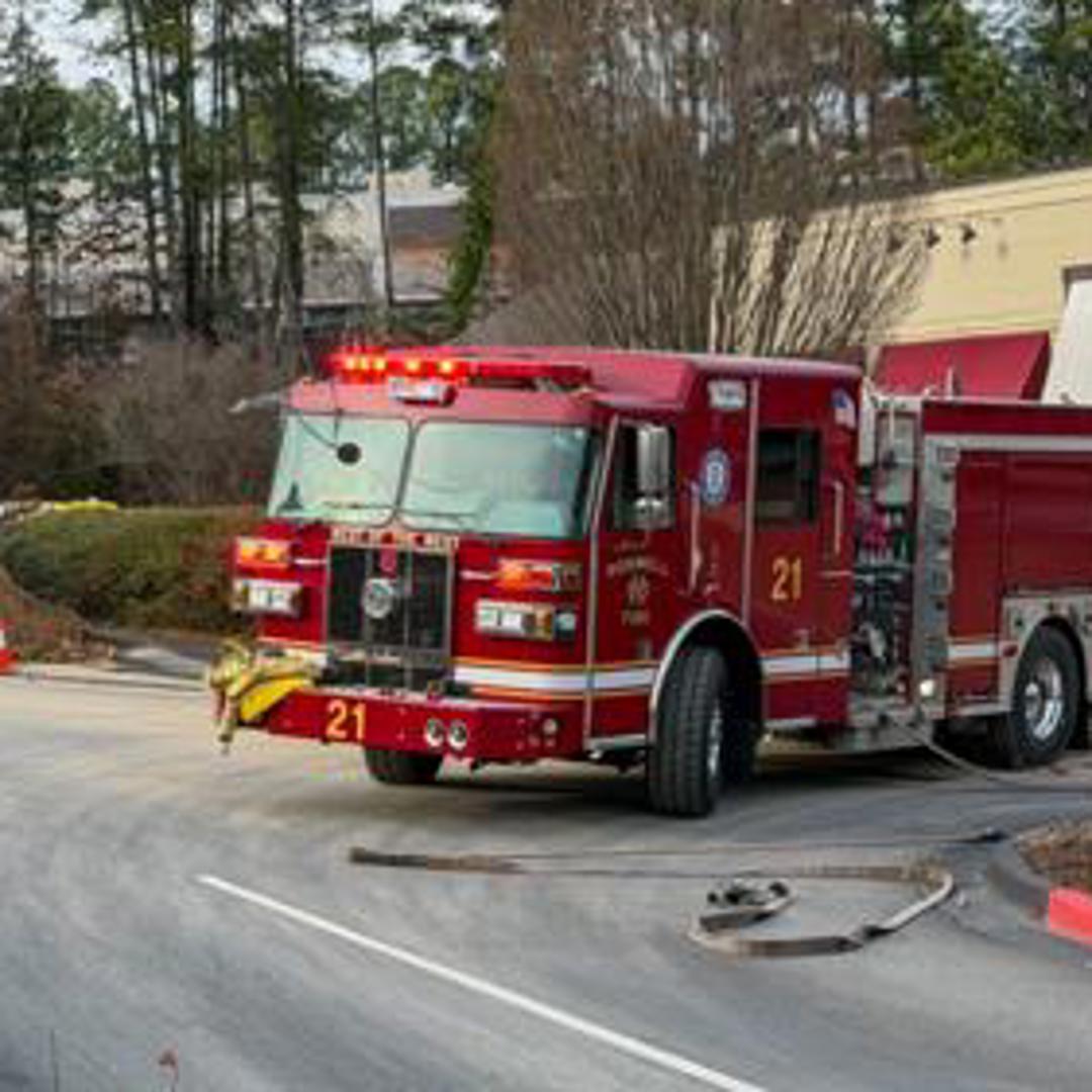 Crews repairing gas leak on busy Roswell road, fire officials say ...