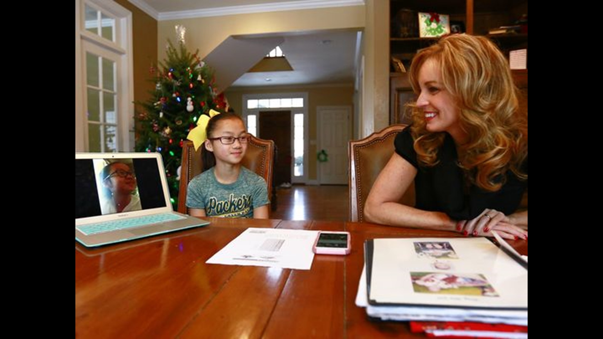 Mom discovers adopted daughter's twin living in Washington | 11alive.com