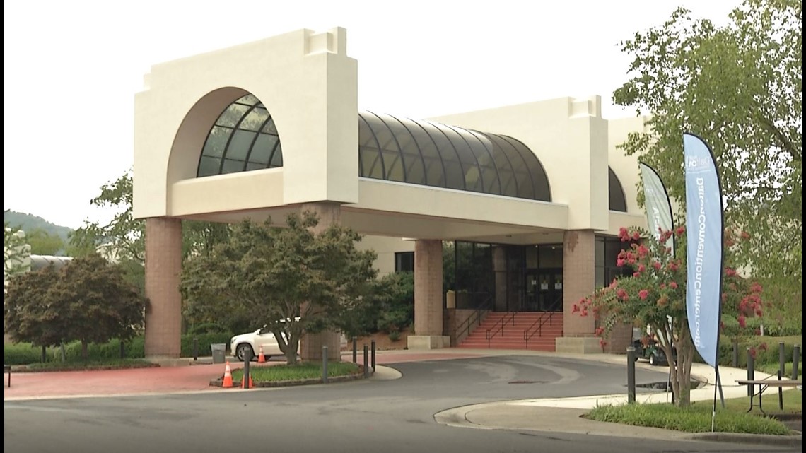 Jurors cry as pictures of Emani Moss' burned body are shown in murder ...