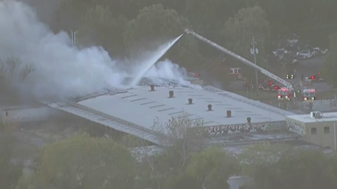 Warehouse fire Atlanta on University Avenue Tuesday morning | 11alive.com