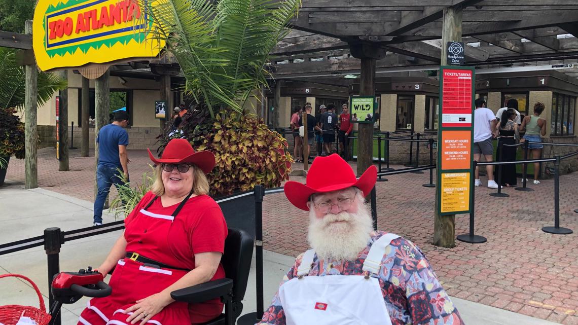 Santa Claus spotted at Zoo Atlanta | 11alive.com
