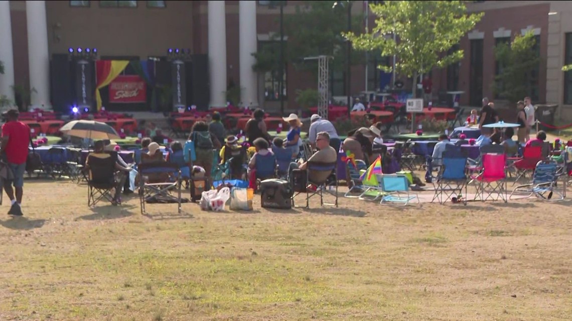 Large crowd, several protestors, gather in East Point for 'Drag Down ...