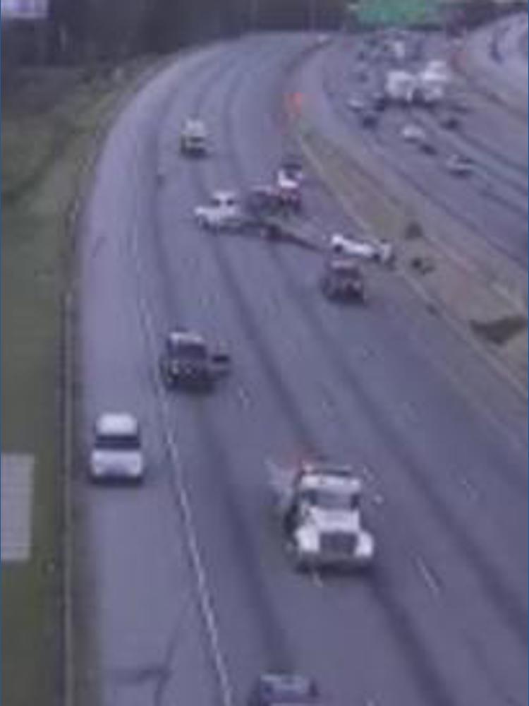 Deadly multi-vehicle crash closes all lanes of I-75 near airport ...