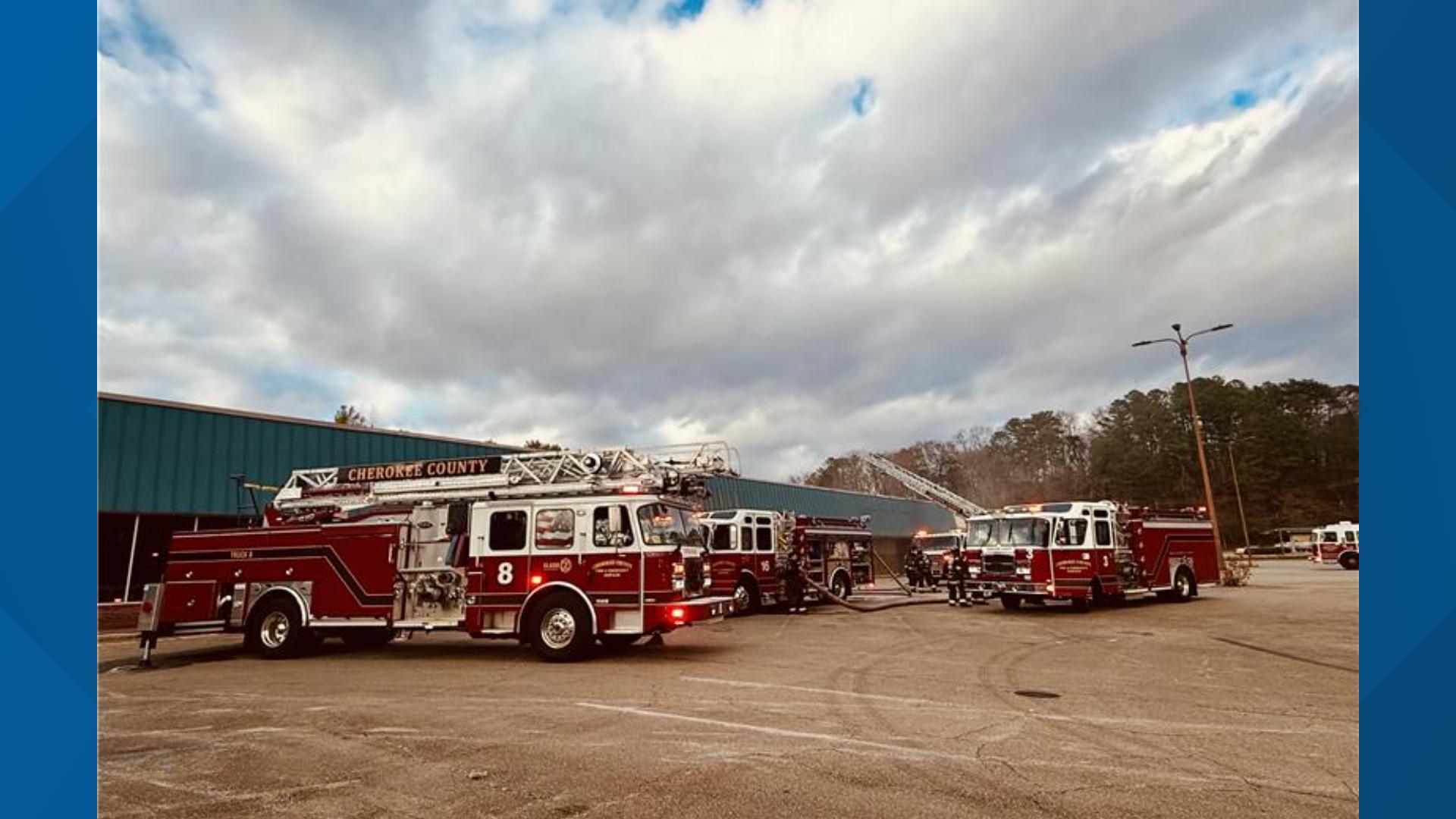 Man arrested after intentionally setting fire to commercial building in ...