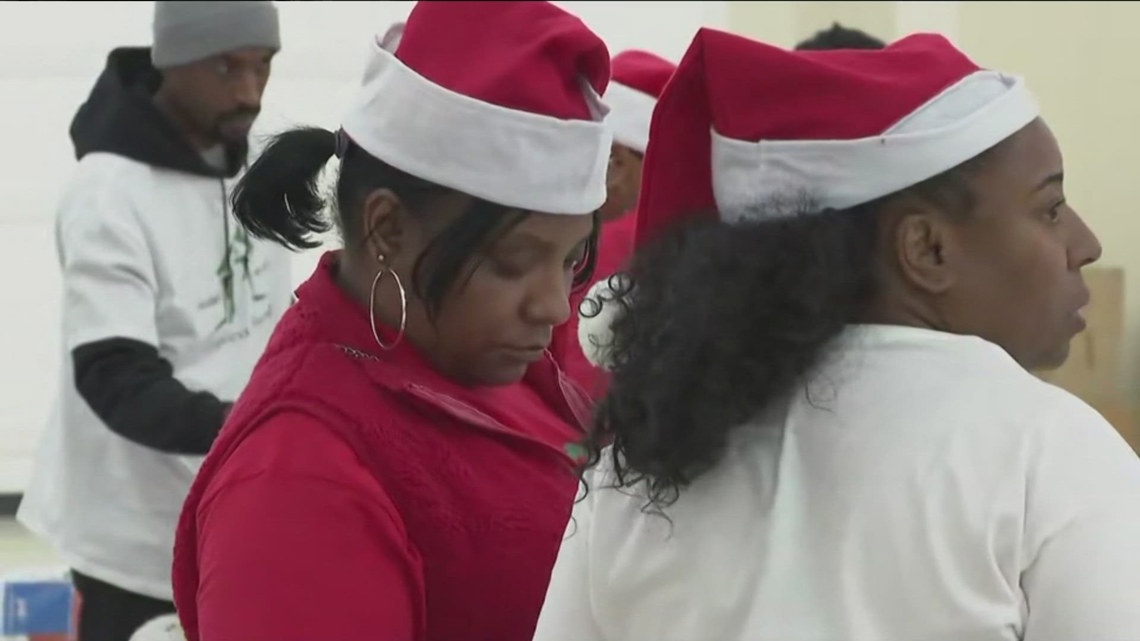 Spreading Christmas cheer to families in Atlanta | 11alive.com
