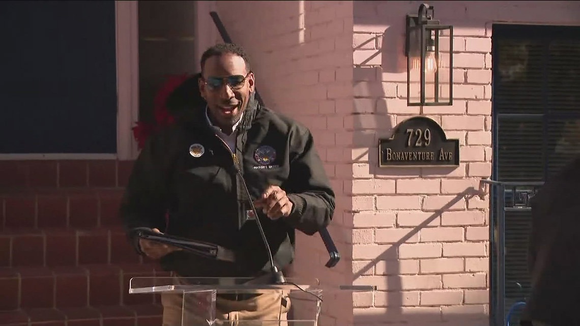 Mayor Dickens unveils rapid rehousing property for Atlanta's unhoused ...
