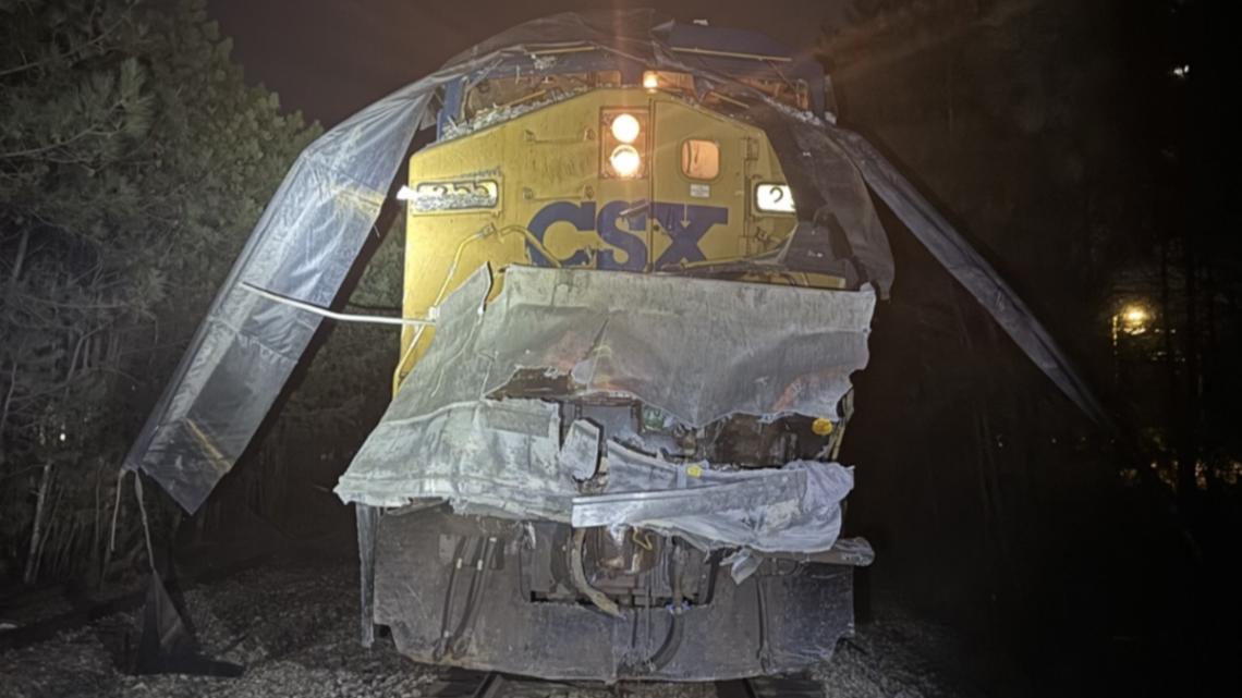 South Fulton Georgia CSX train crash with tractor trailer | 11alive.com