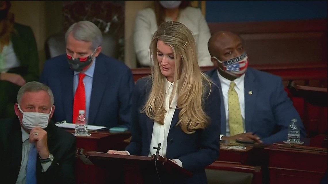 What We Know About Kelly Loefflers Alleged Text Messages Surrounding