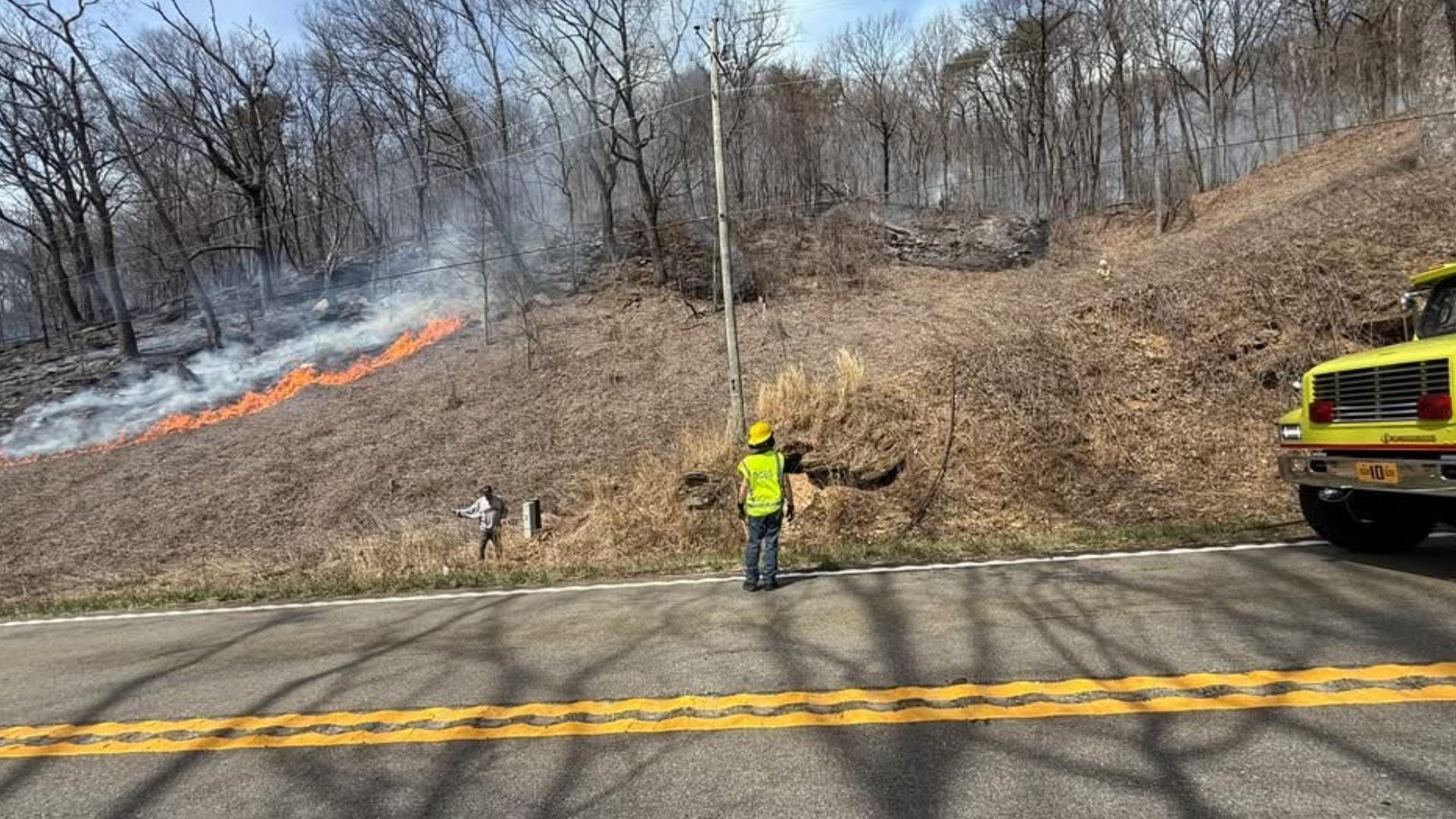 Pickens County fire crews fight Highway 136 wildfire | 11alive.com