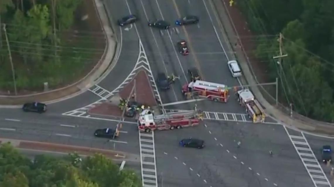 1 killed in crash on Barrett Parkway, Cobb County police say | 11alive.com