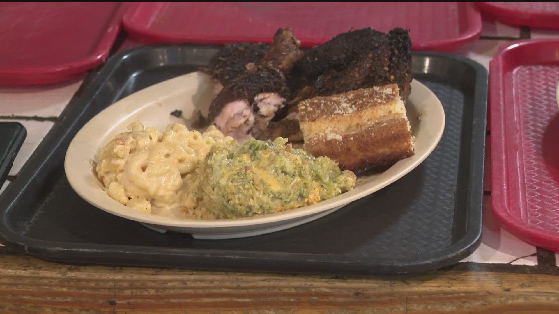 Customers flock to beloved Ponce restaurant Eats in its final days ...