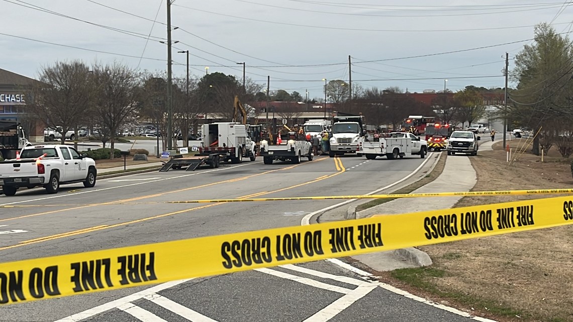 Gas leak prompts road closure in Dacula | 11alive.com