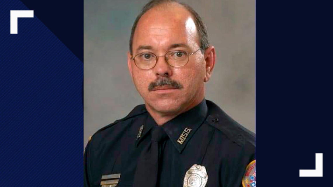 Mississippi: Police hunt killer of officer outside station | 11alive.com