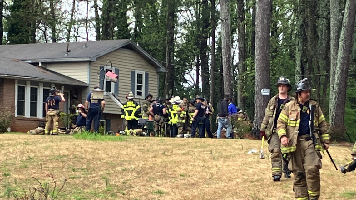 House fire in Stone Mountain on Duchess Court leaves 2 hurt | 11alive.com