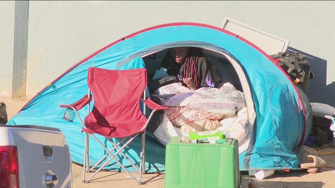 Atlanta clearing bridge homeless encampments | Details | 11alive.com