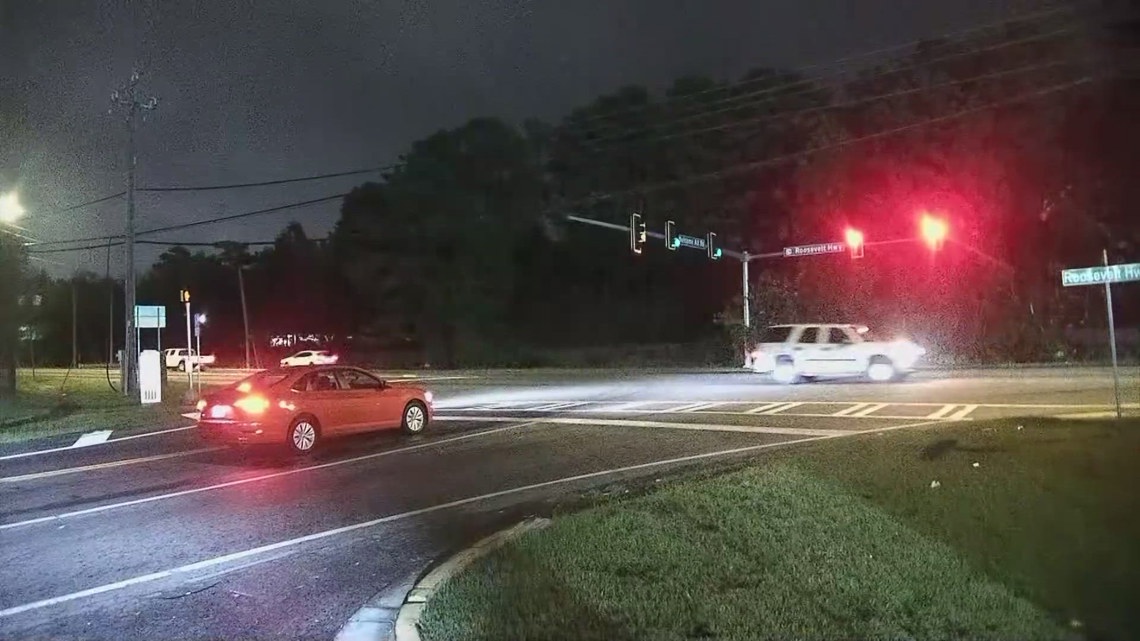 Pedestrian hit on Highway 29 in South Fulton | 11alive.com