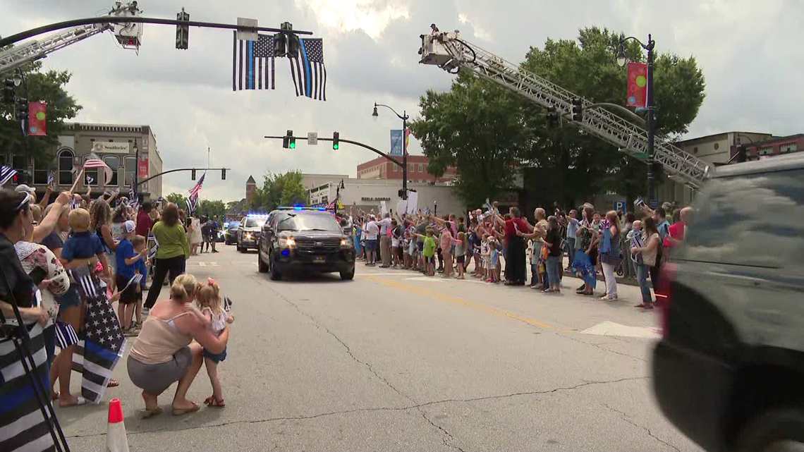 Carrollton officer Rob Holloway leaving hospital | Full route | 11alive.com
