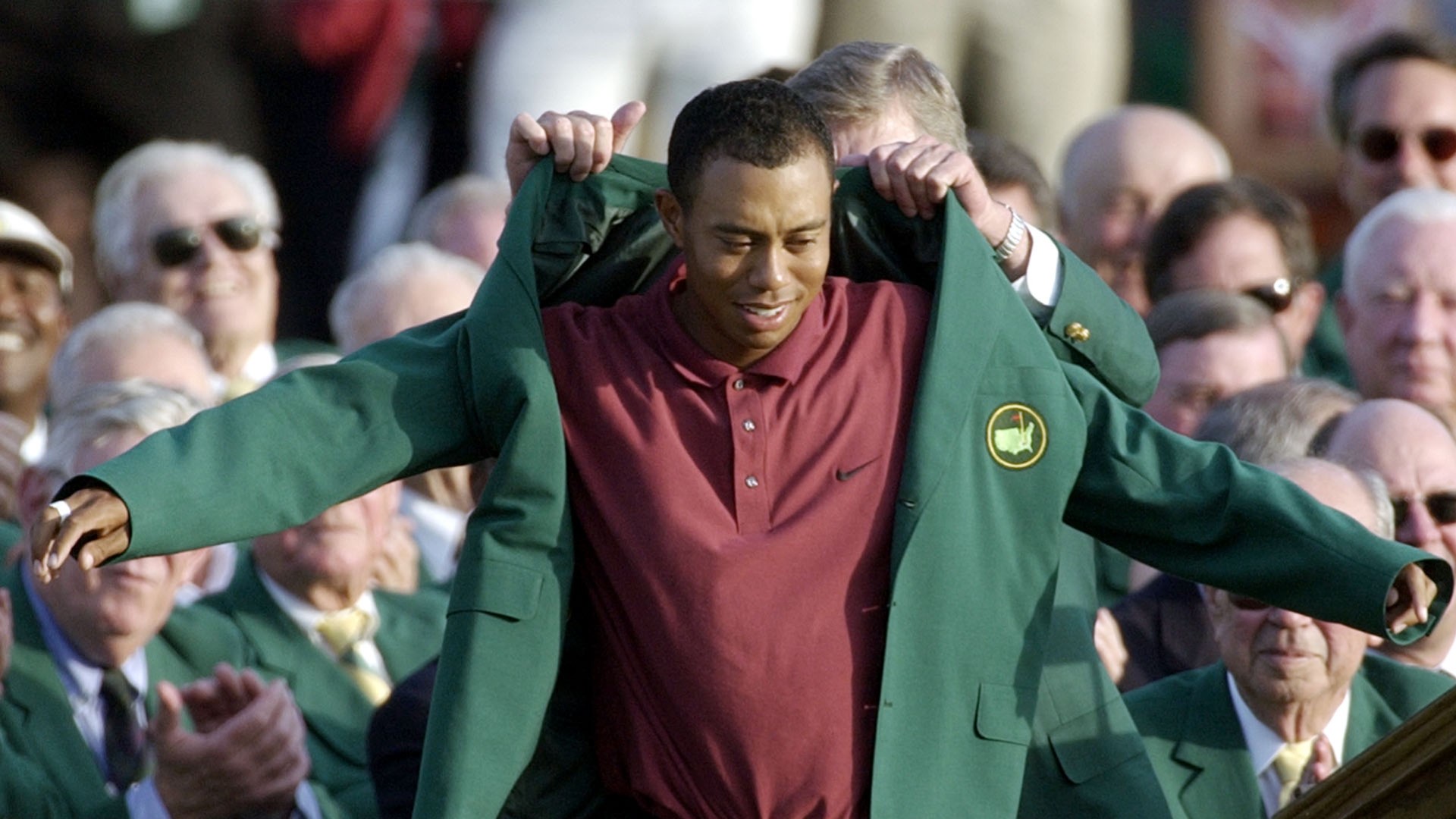 Tiger Woods wears the Masters green jacket | 11alive.com