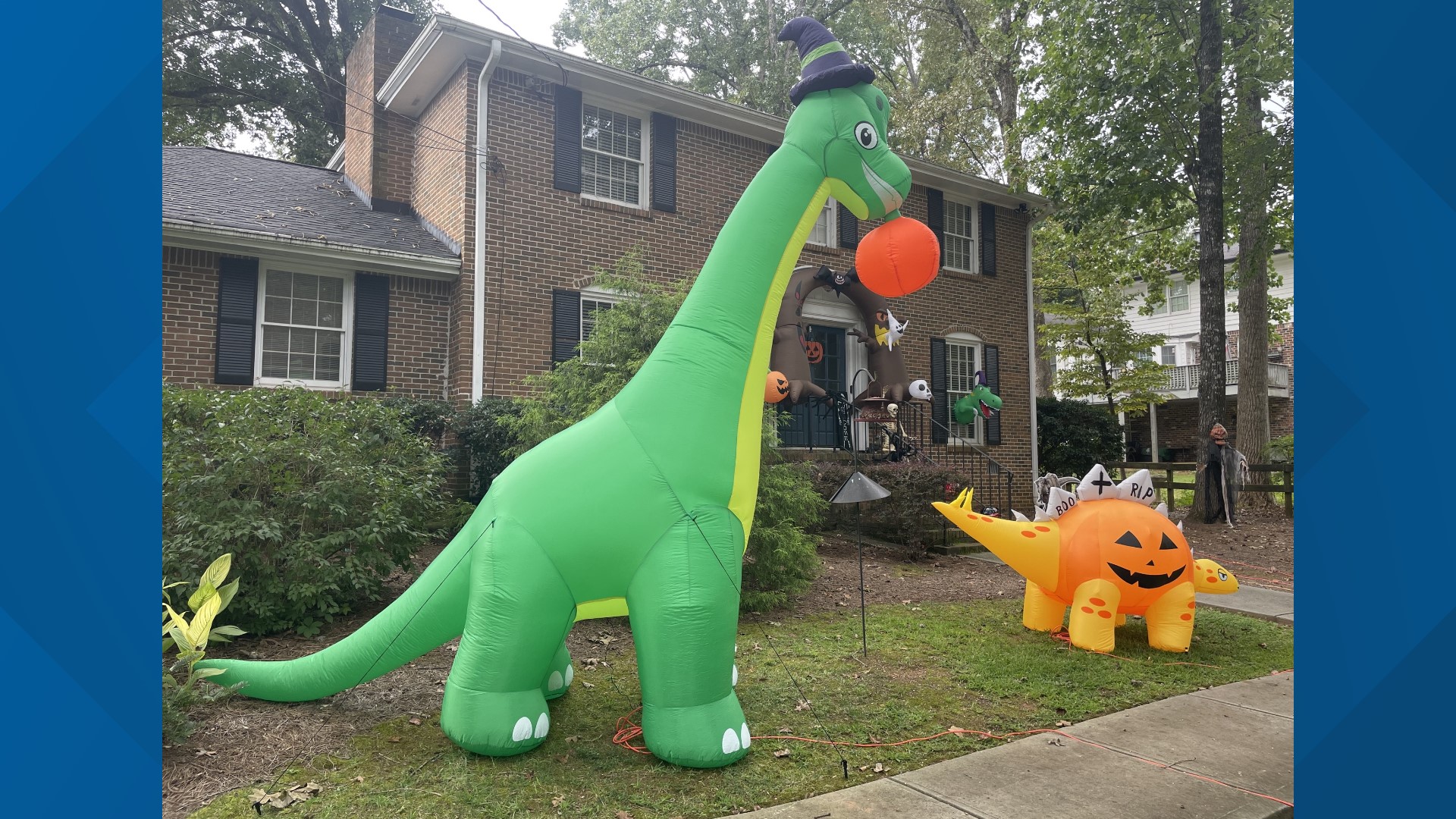 Dinowoody | Woman's yard becomes colorful display of dinosaurs ...
