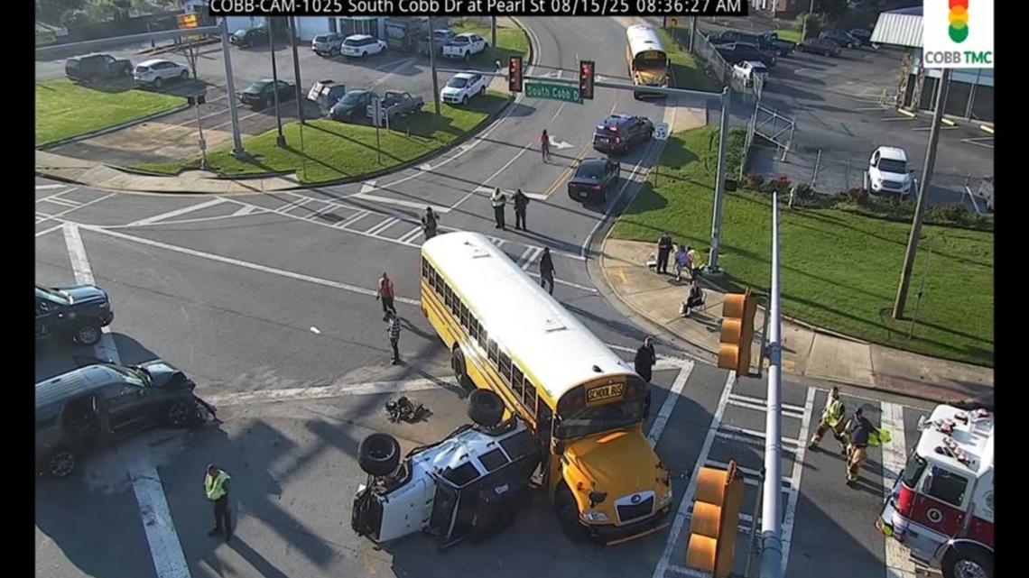 Cobb crash involving school bus blocks South Cobb Dr | 11alive.com