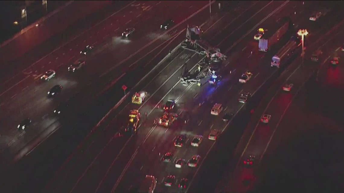 Tractor trailer jackknifes causing multiple lanes to close on I-75 | 11alive.com