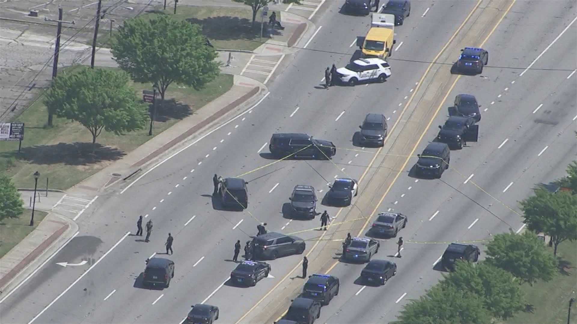 2 officers hurt, suspect dead after shooting on Fulton Industrial Blvd ...