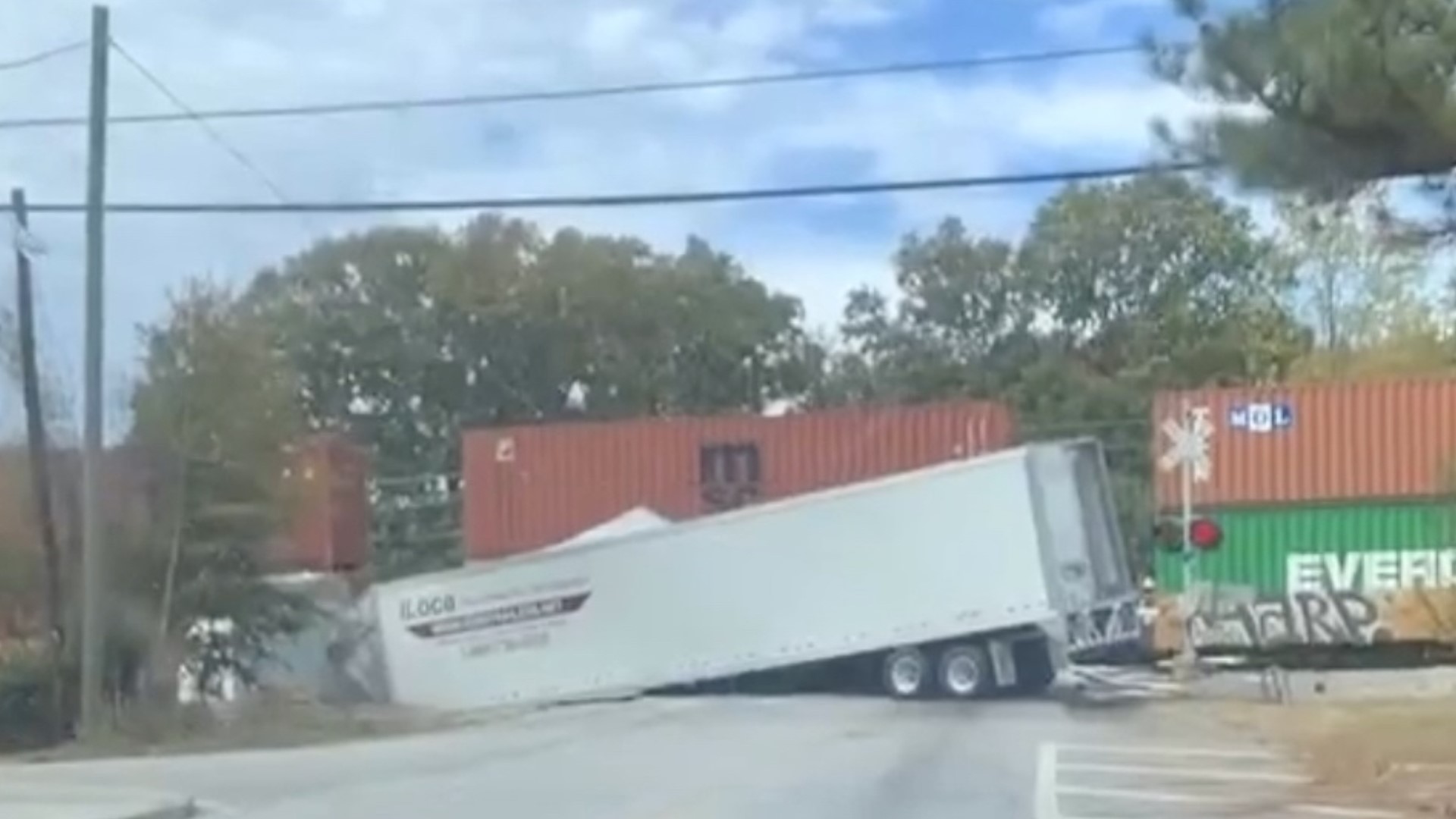 Tractor-trailer hits train in South Fulton, officials say | 11alive.com