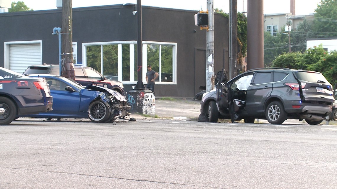 Child critical after 2-car accident in Atlanta | 11alive.com