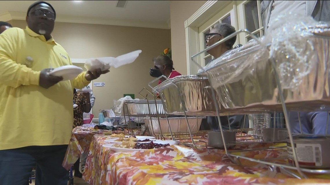 Hosea Helps feed families in Atlanta | 11alive.com