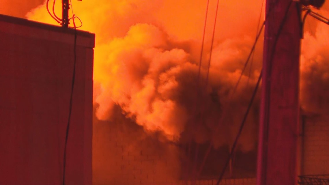 Midtown Atlanta fire | Peachtree Walk Apartments, drone help | 11alive.com