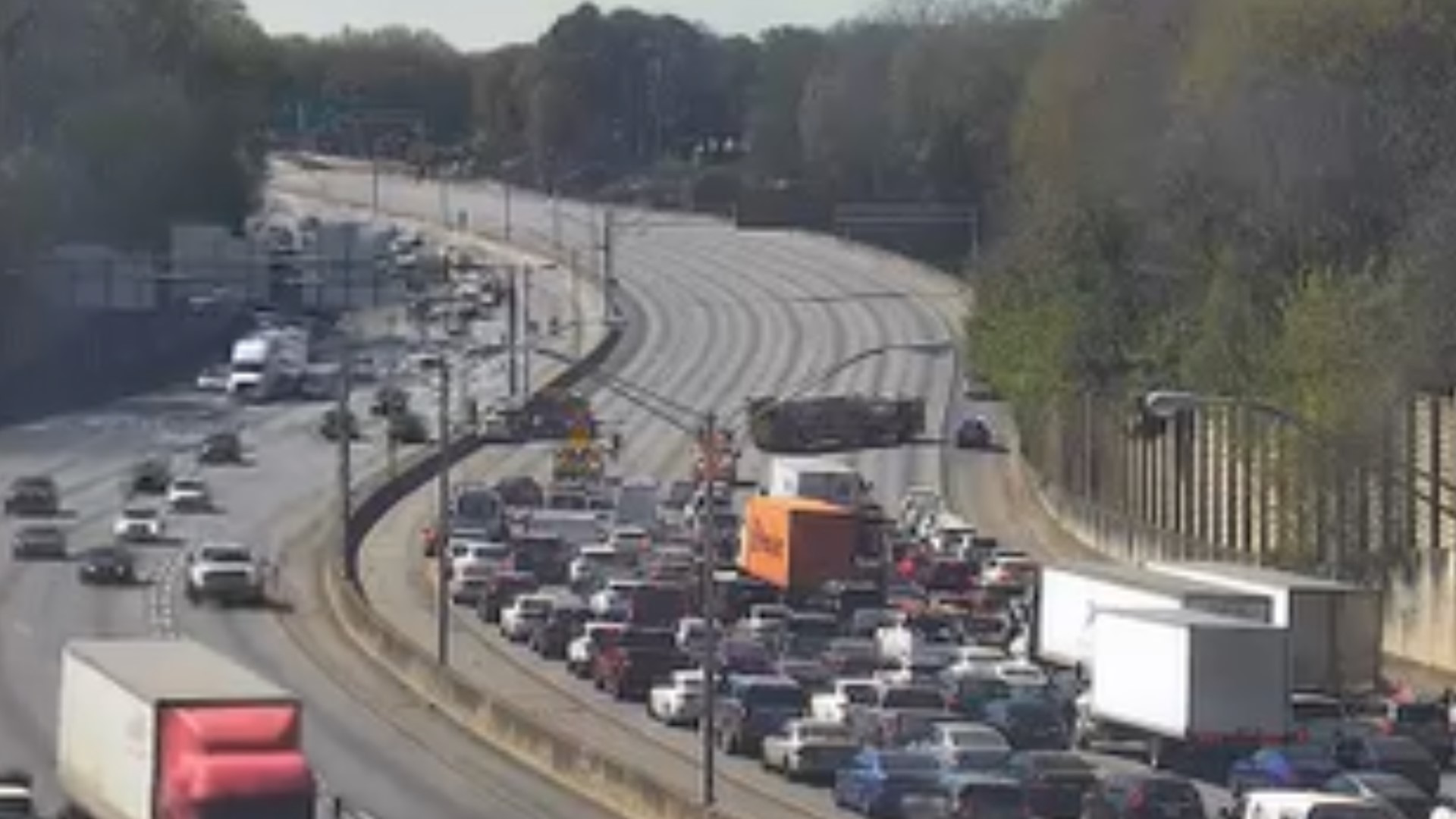 I-75 crash blocks 4 lanes of traffic | 11alive.com