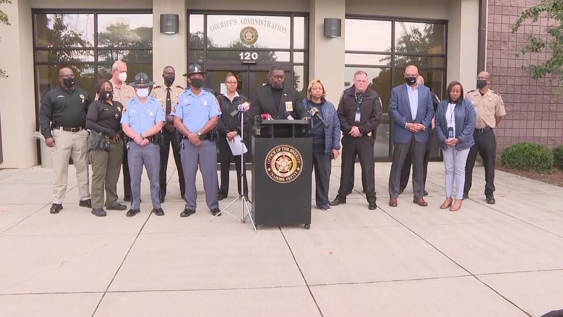 Manhunt continues for suspect accused of shooting Henry County police ...