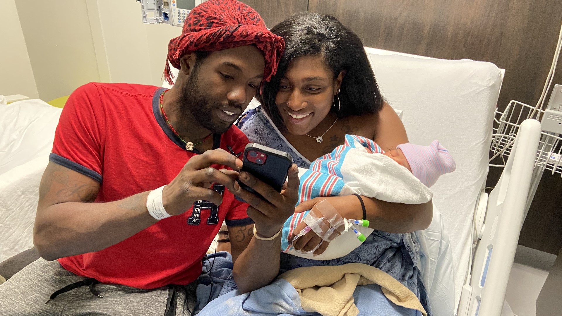 Atlanta McDonald's employees deliver customer's baby | 11alive.com
