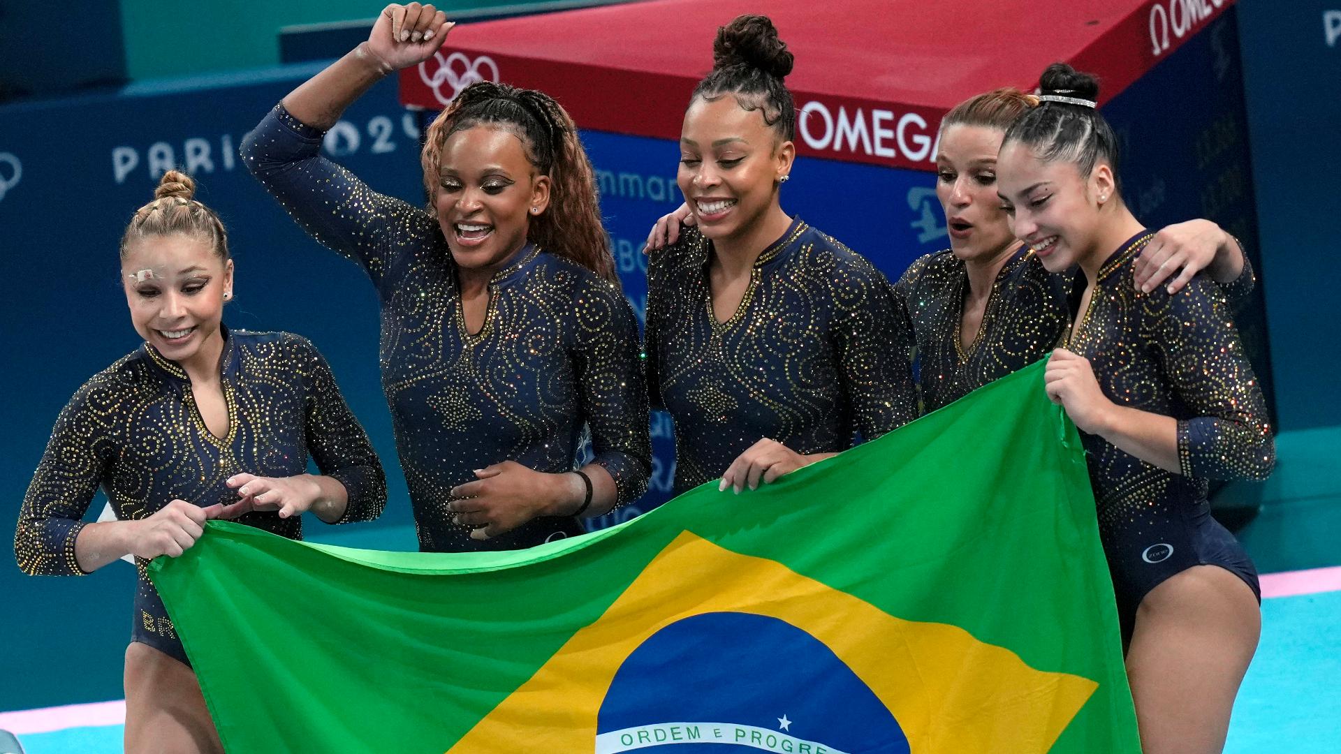 Brazil gymnast falls and hurts face during warmup | 11alive.com