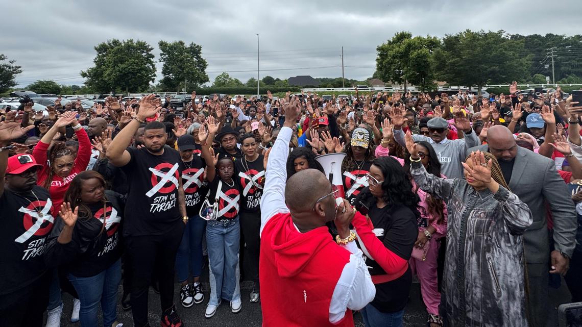 Pastor Jamal Bryant prayer & rally at Conyers Target marking George ...