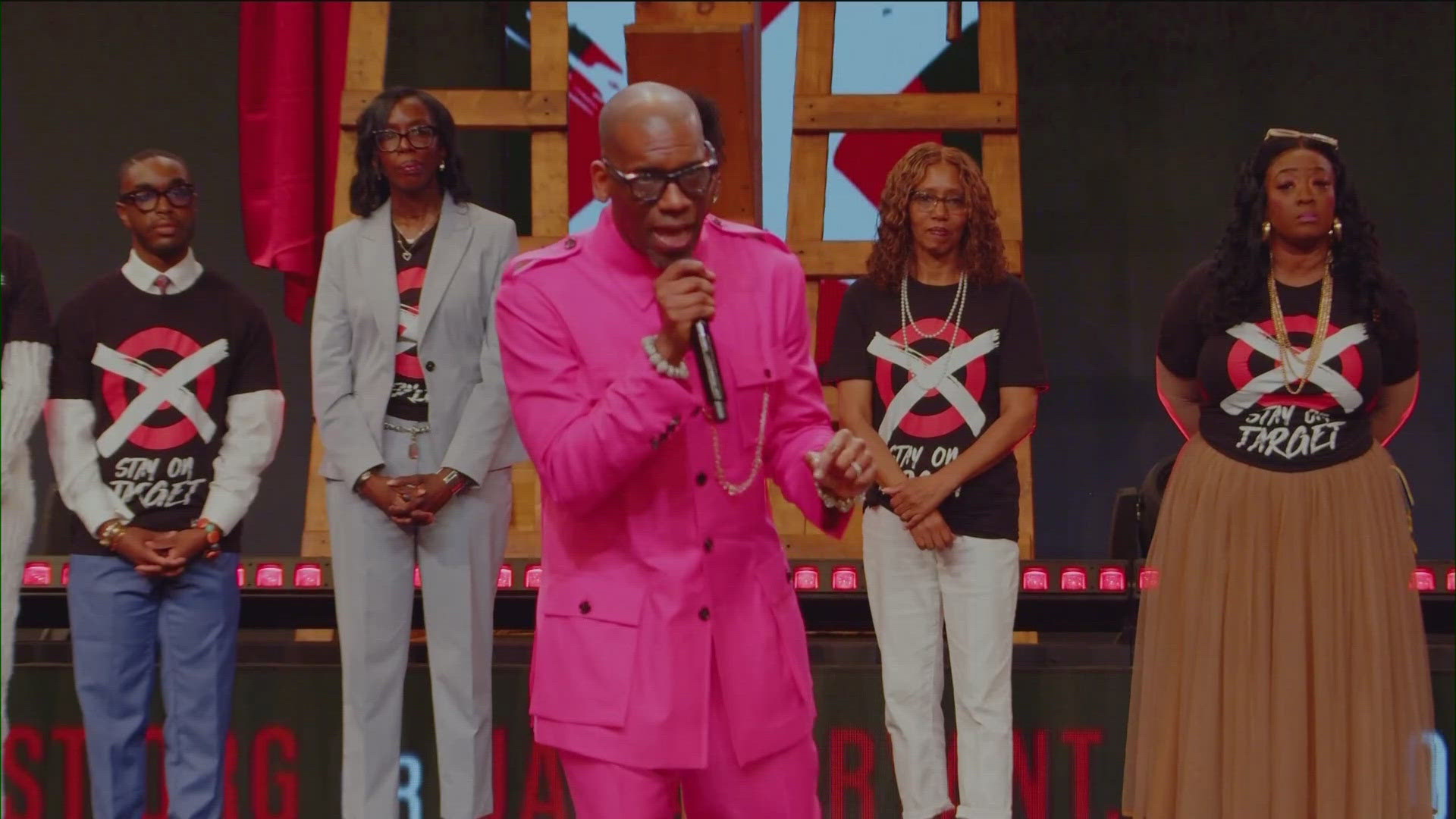 Atlanta Pastor Jamal Bryant pushes for full Target boycott | 11alive.com