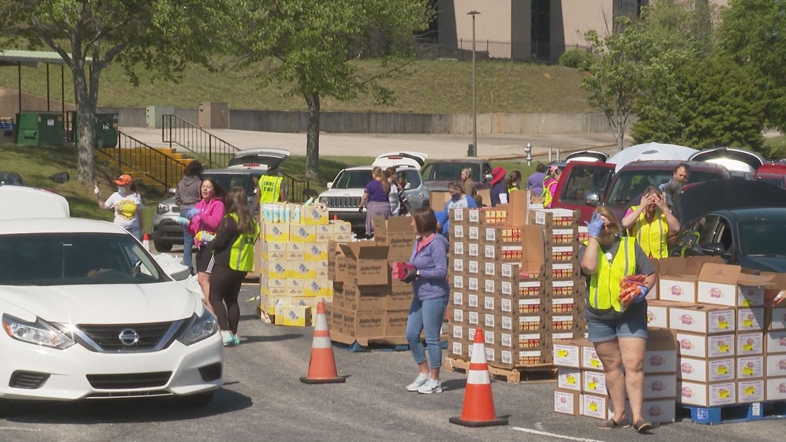 Atlanta Motor Speedway food bank draws hundreds | 11alive.com