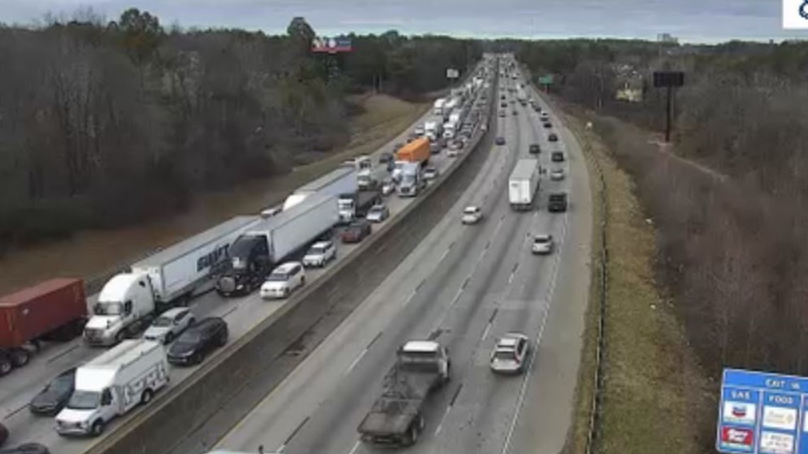 I 285 traffic Cobb County lanes closed fixing pothole | 11alive.com