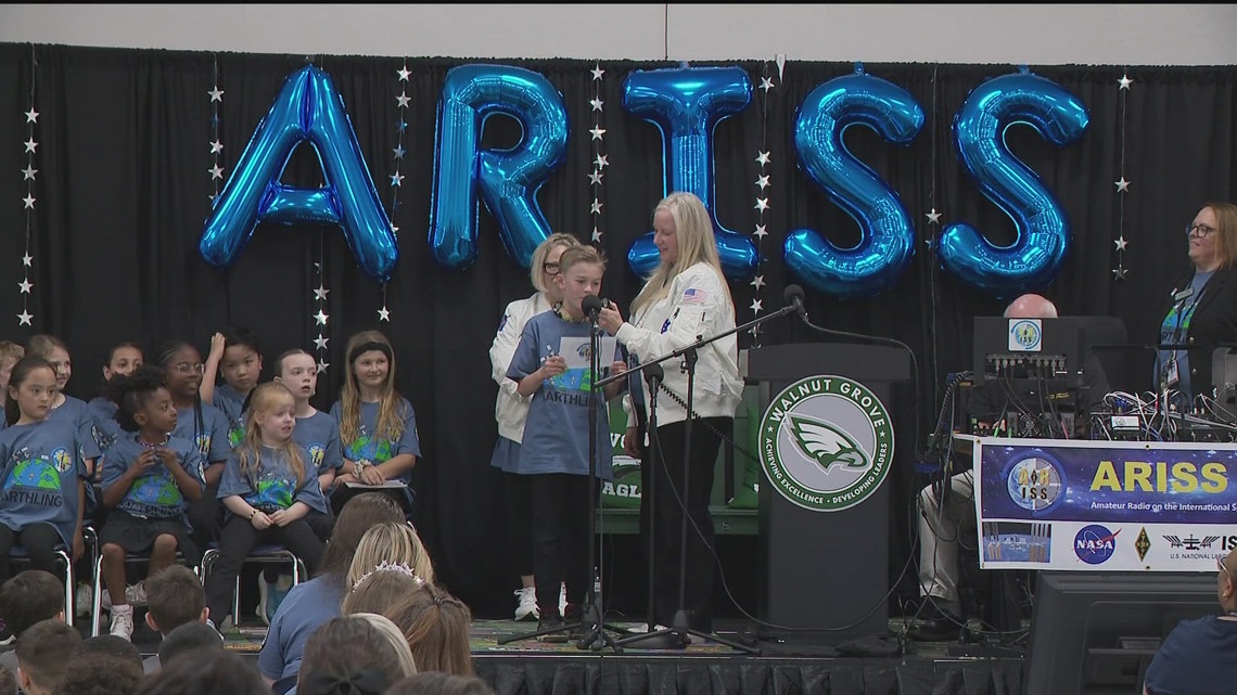 Gwinnett elementary students talk to astronaut in space during ...